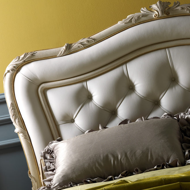 Classic Italian Leather Button Upholstered Luxury Bed