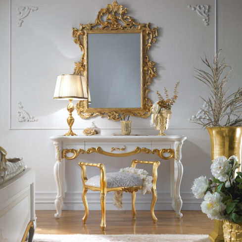 Ornately Carved Italian Designer Small Dressing Table Set