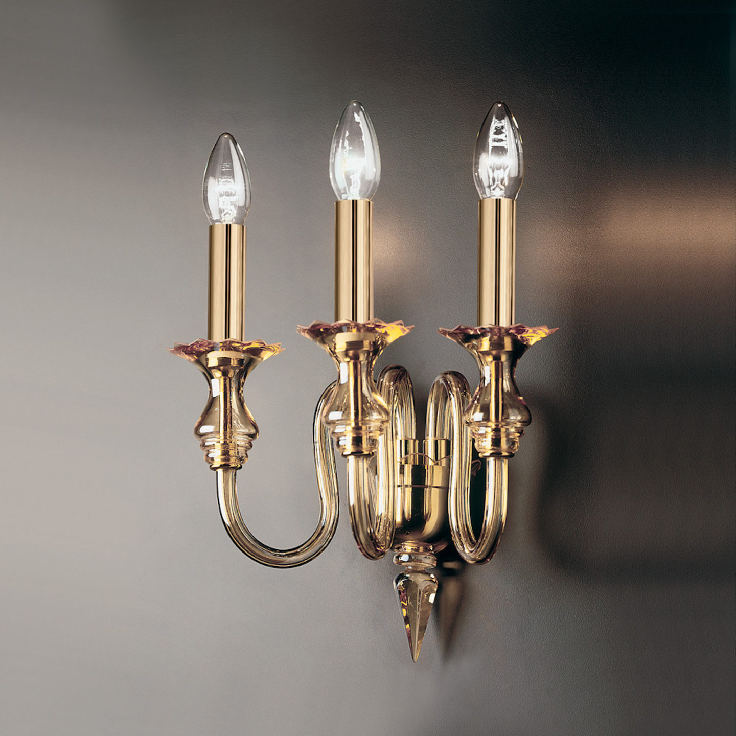 Murano Glass Classic Triple Wall Light: Timeless Elegance